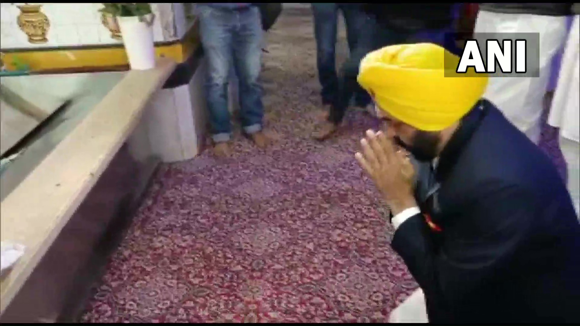 ANI on Twitter: "AAP leader Bhagwant Mann offers prayers at gurdwara Gursagar Mastuana Sahib ...