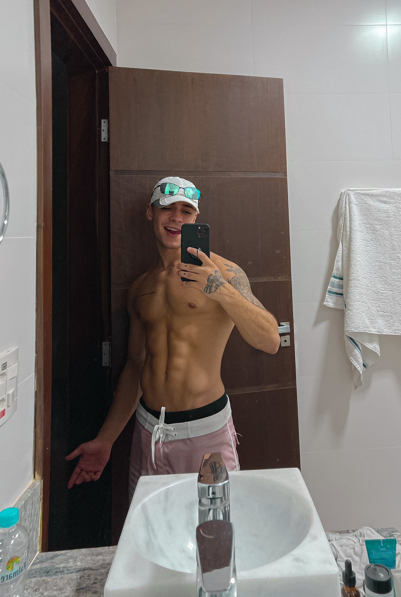 Fernandes 40k 🔥 on Twitter: "Quem gosta de um favelado? https://t.co/PmPLM9eYiB" / Twitter