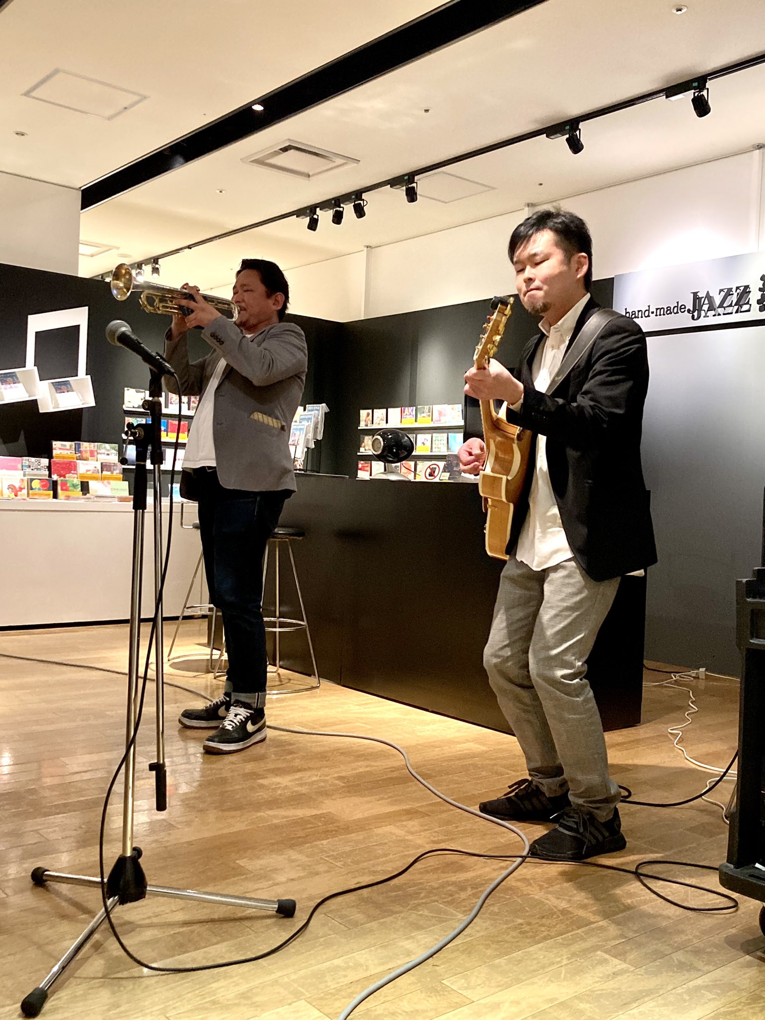 HANKYU EVENT on Twitter: "#アートインジャズ 生ライブ始まりました🎺 https://t.co/Hd7Fwm5yag #広瀬未来 #trumpet #金子友宣 ...