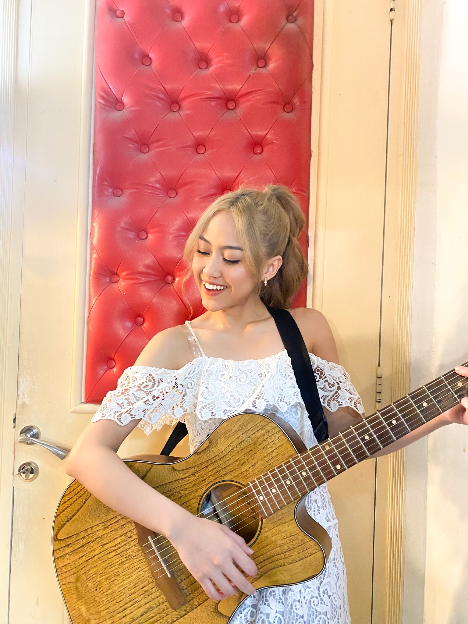 Sisca Saras on Twitter: "My new friend👀💗🎸🎤🎶 #BanzaiJKT48 https://t.co/qjUhgi4fq3" / Twitter