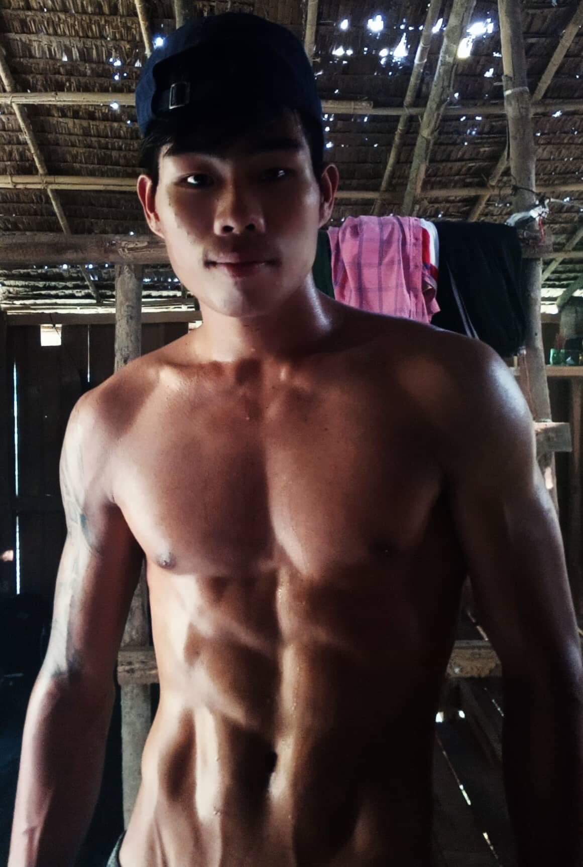 Kyaw Gyi On Twitter ရေတပ်က အထန်စစ်သား မင်းသိန်းထွန်း လင်းပေးမယ် ဒီည