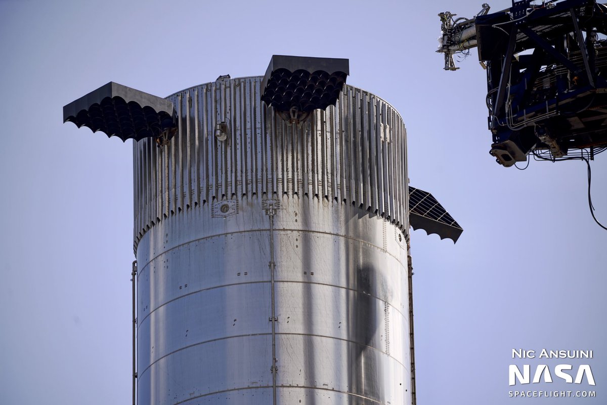 [Nic Ansuini] B4 grid fin testing! : r/SpaceXLounge