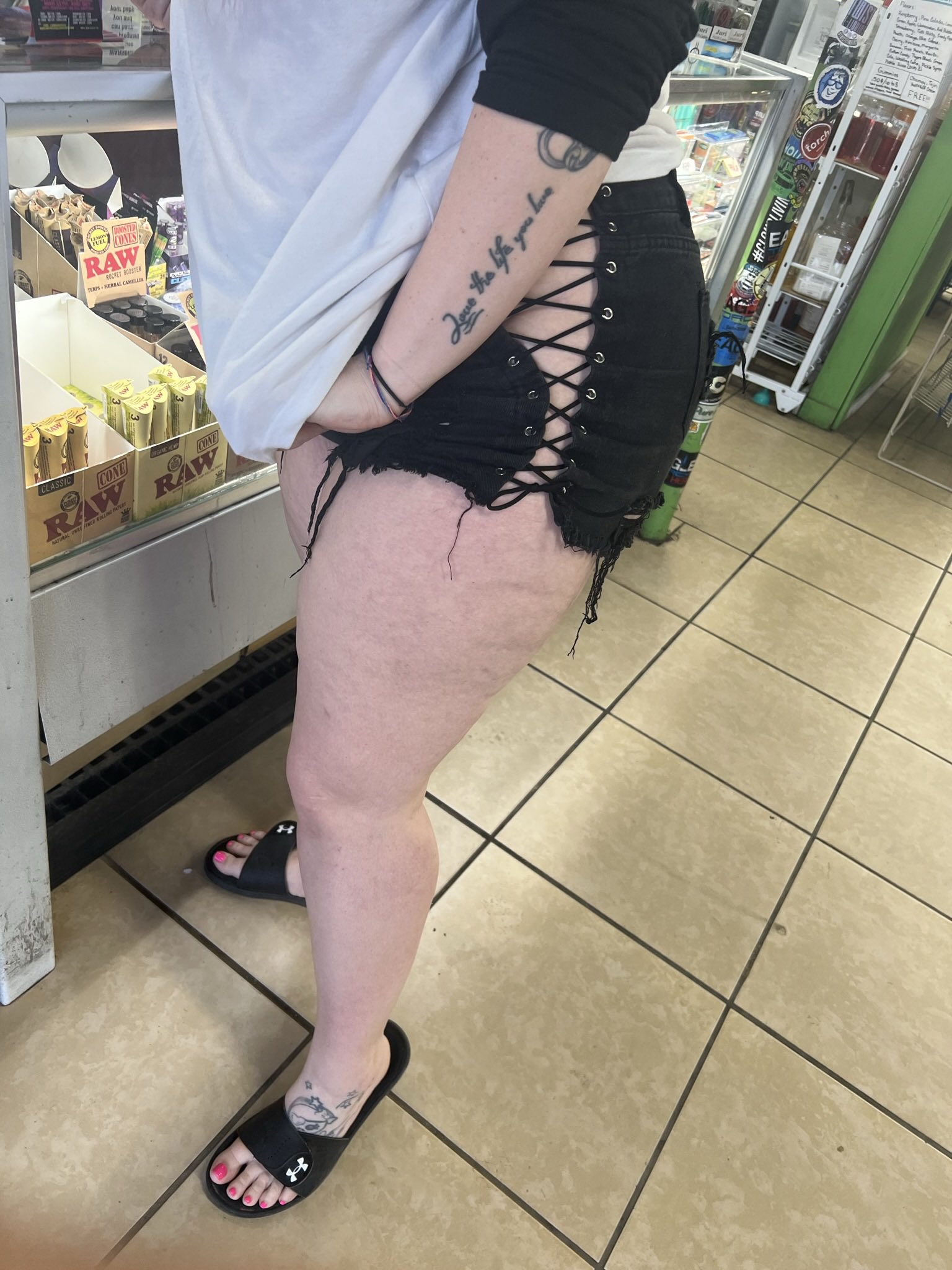 Darla Garcia on Twitter: "The pictures he takes! #BuiltForBlacks #Built4BBC #pawg #prettytoes # ...