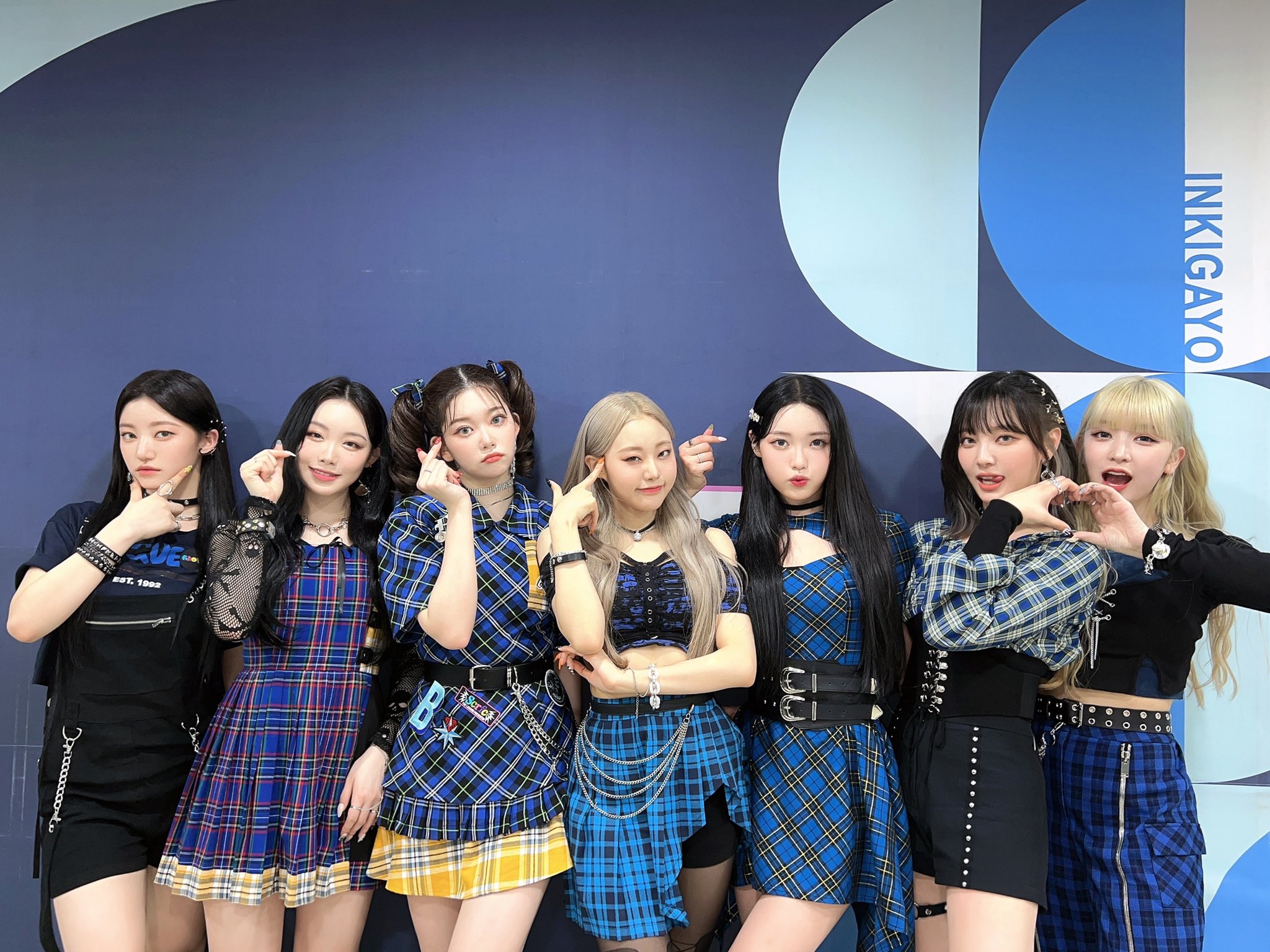 Billlieofficial on Twitter: "[#Billlie] SBS 인기가요 📸 빌리와 블루가 만나면? 💙 너 무 좋 아 💙 오늘의 GingaMingaYo도 완료 ...