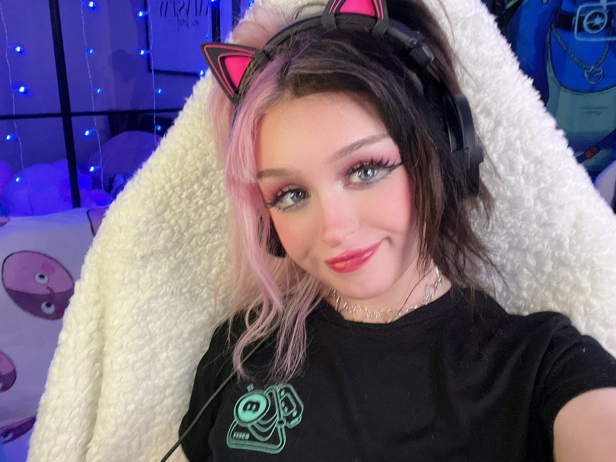 5 retweets rn and I’ll go live - https://t.co/jSBWoQqyrM - https://t.co ...