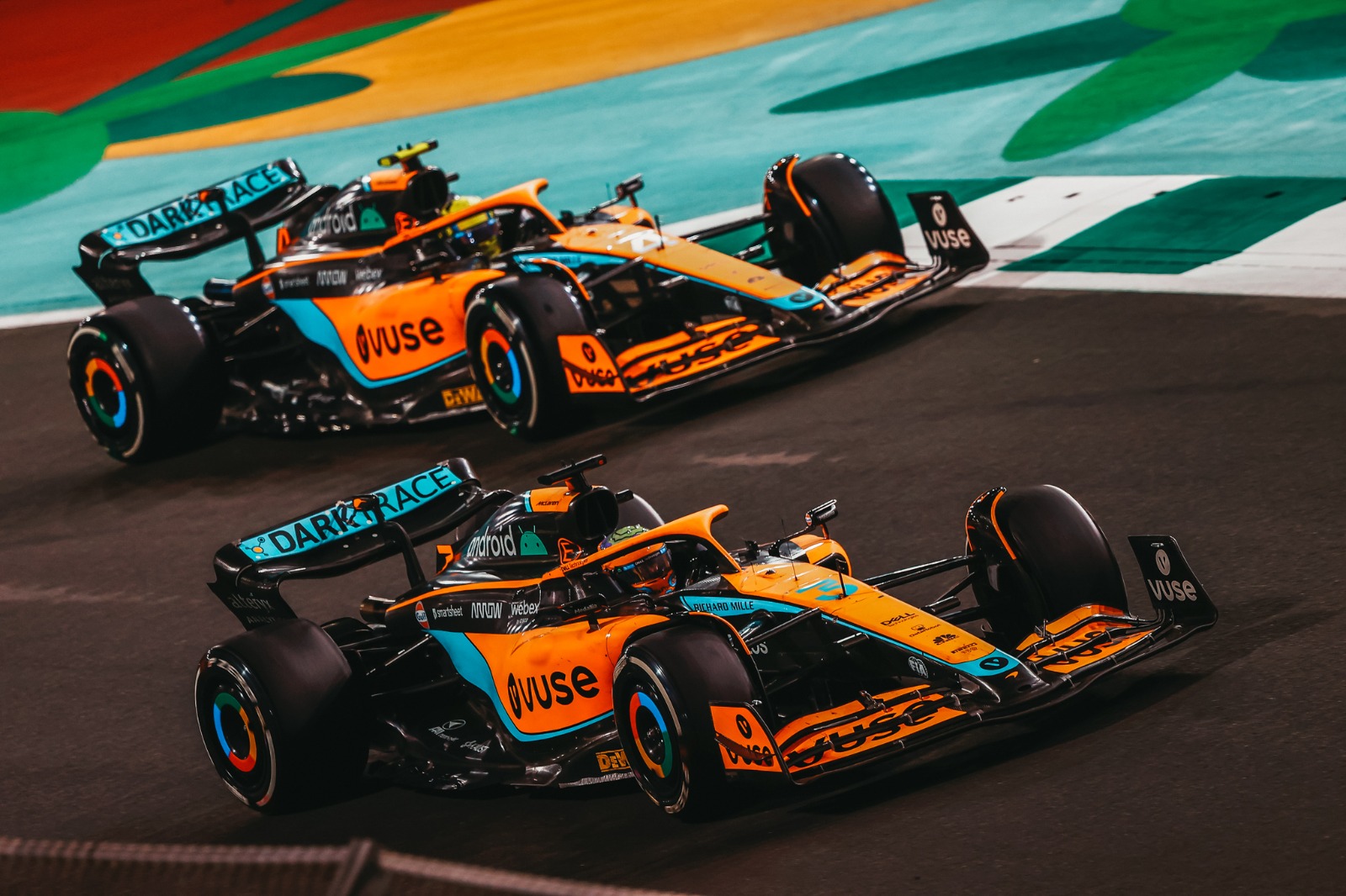 McLaren on Twitter: "Teamwork. 🤝 Chasing those points. Daniel 🇦🇺 P11 Lando 🇬🇧 P12 [Lap 34/50 ...