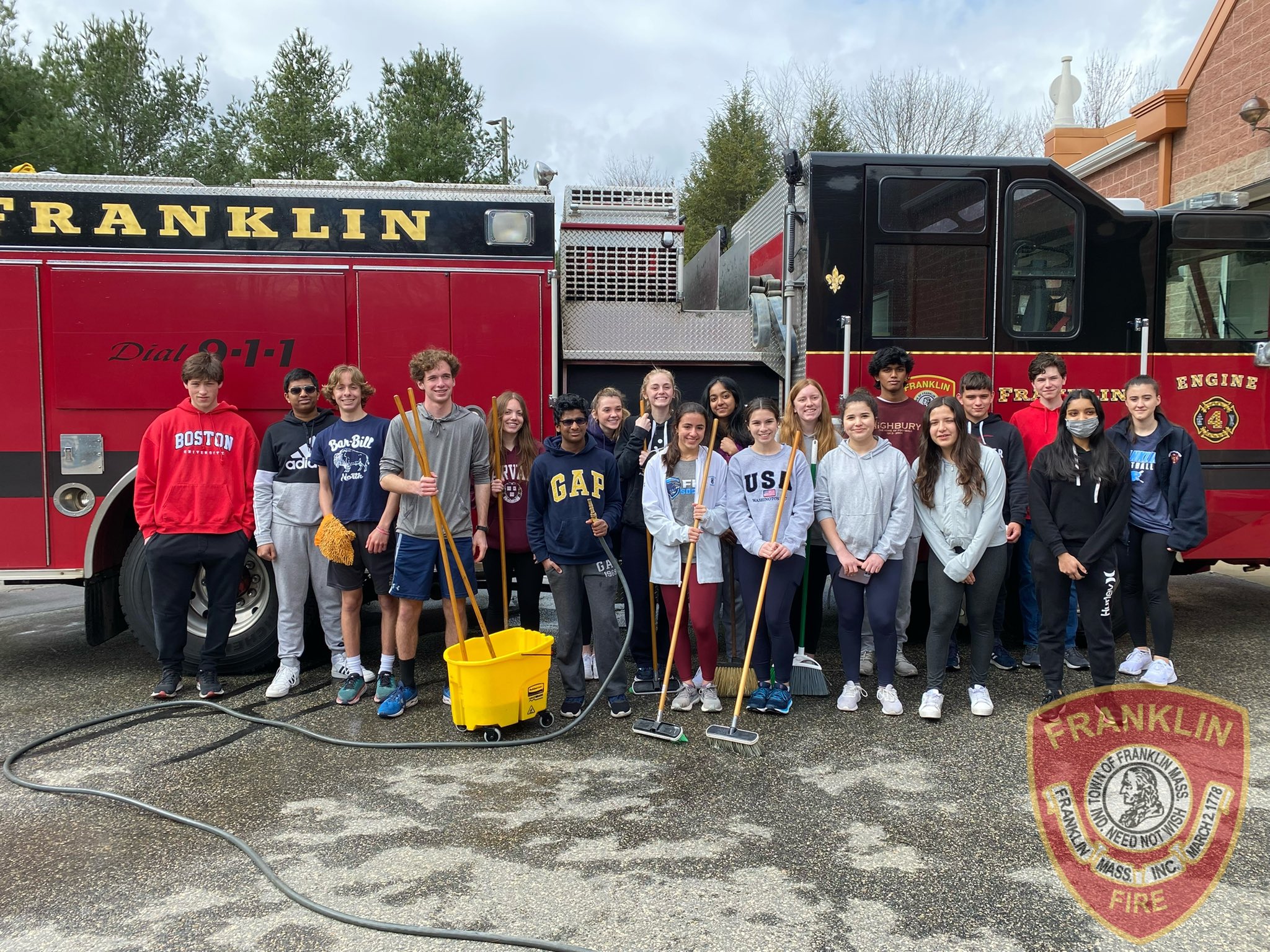 Franklin Matters: Franklin Fire Dept gets its trucks cleaned by FHS Red ... Franklin Matters: Franklin Fire Dept gets its trucks cleaned by FHS Red ...
