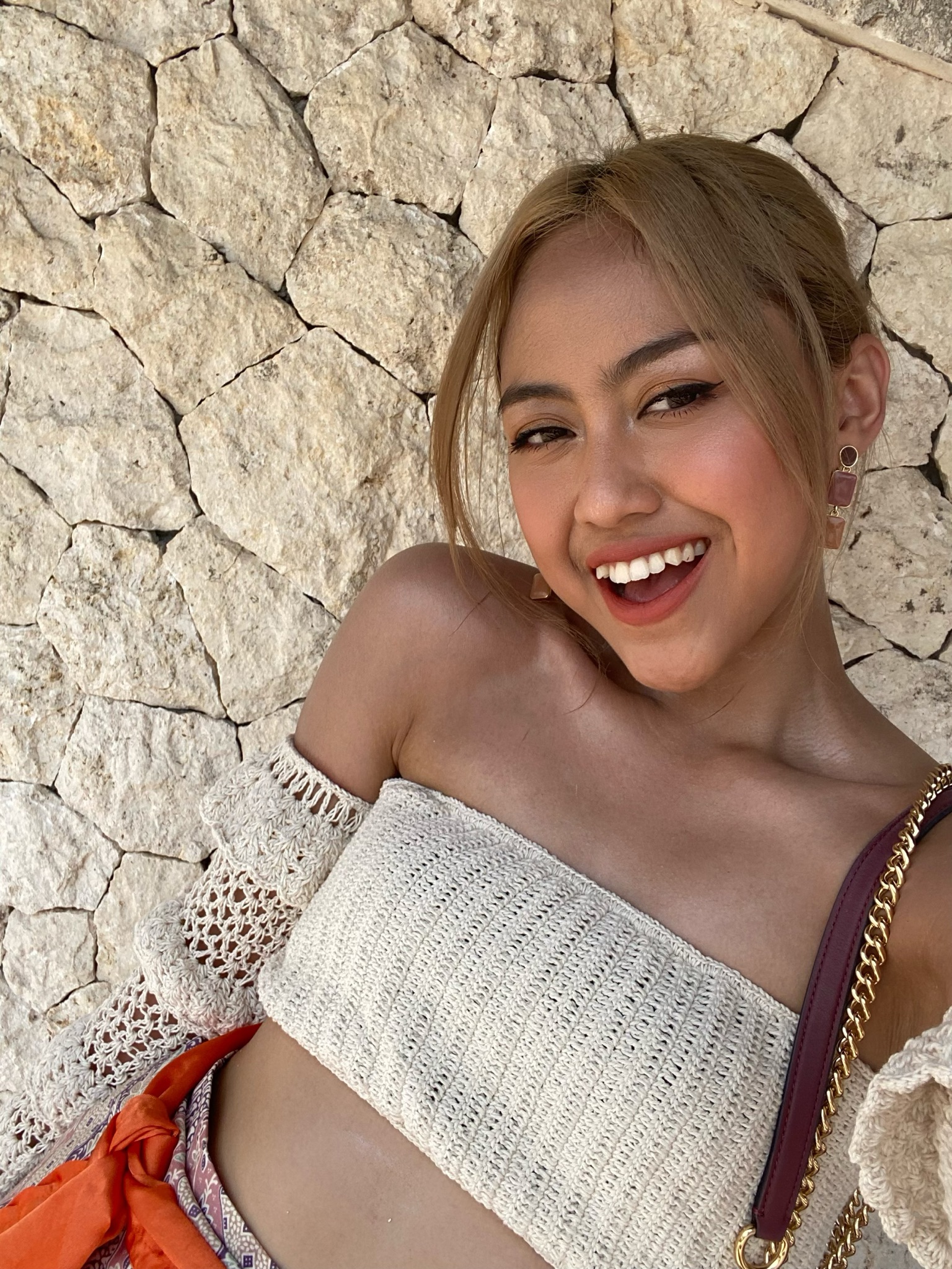 Sisca Saras on Twitter: "Kepanasan meleleh but happy☀️ ️ https://t.co/93gHnnuXLW" / Twitter