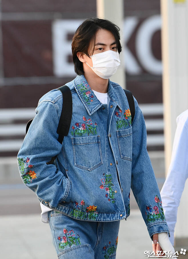 CANDYCLOVER (slow) on Twitter: ".@BTS_twt ที่สนามบินนานาชาติอินชอน เตรียมออกเดินทางจากเกาหลีไป ...