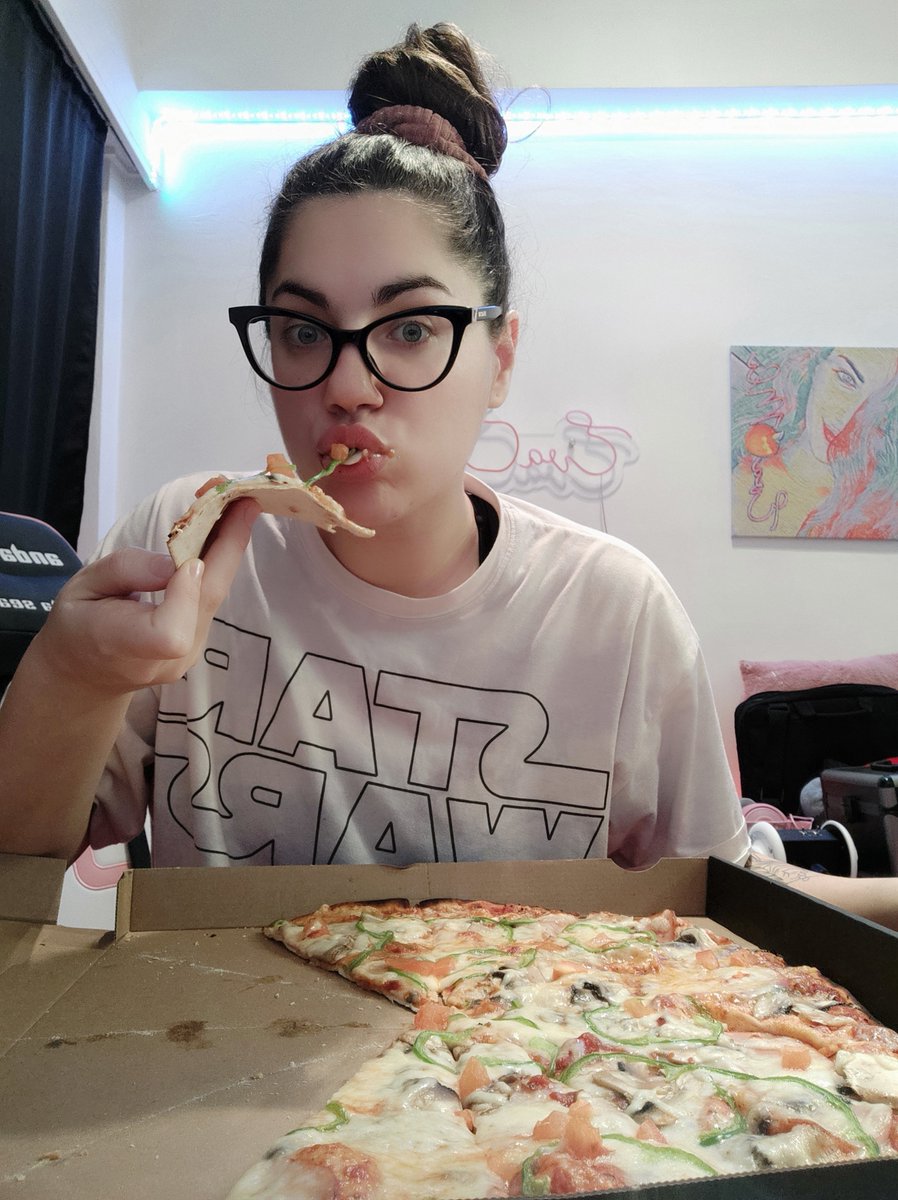 Eva_Mli on Twitter: "What's your favourite food?🍕 https://t.co/ERUfqBuymt" / Twitter