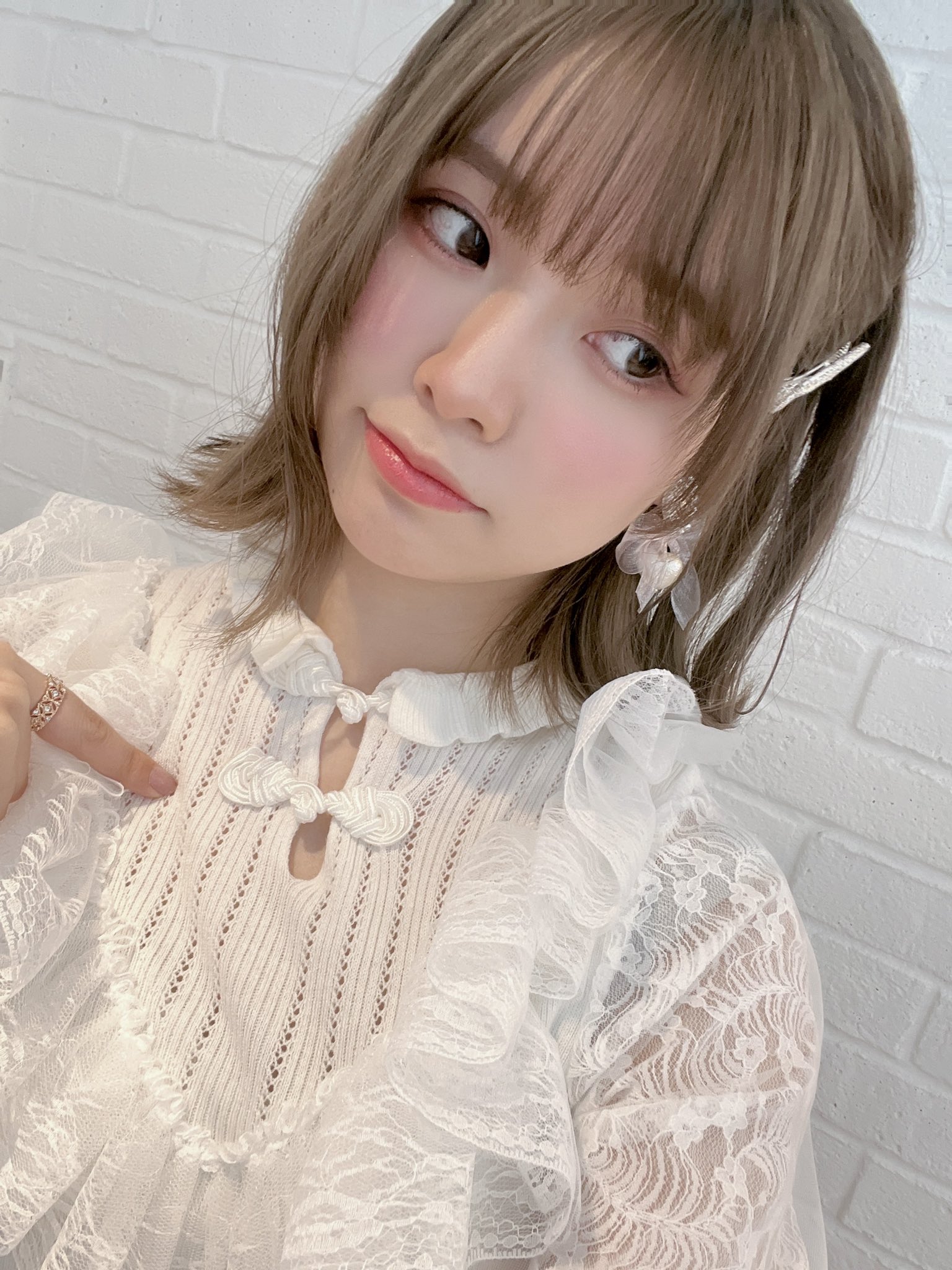 Liyuu on Twitter: "🤍1st ALBUM『Fo(u)r YuU』発売記念配信イベント ありがとうございました☺️☺️☺️ 今日の衣装もお気に入り💓 そして髪色先週からなんです ...