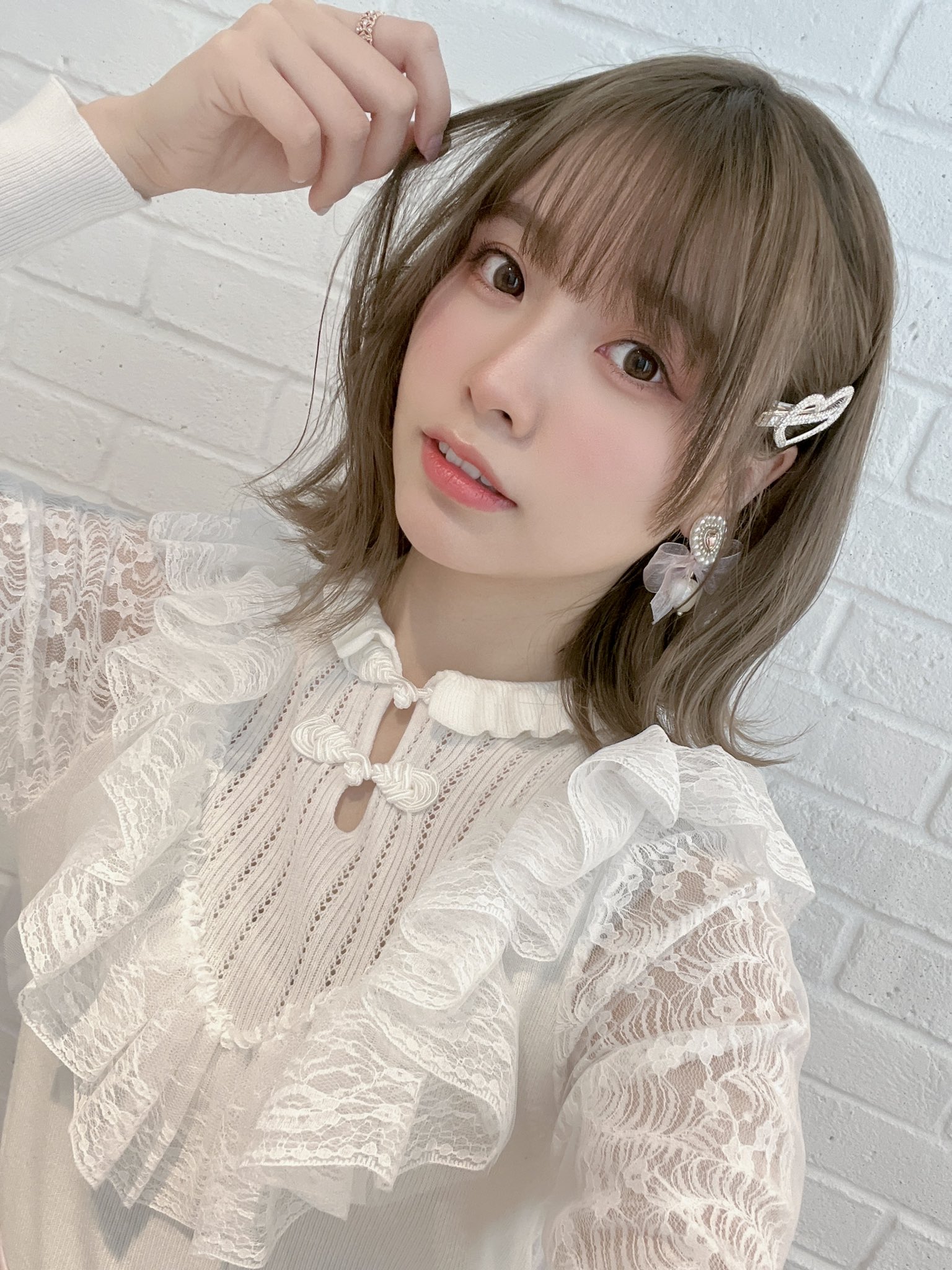 Liyuu on Twitter: "🤍1st ALBUM『Fo(u)r YuU』発売記念配信イベント ありがとうございました☺️☺️☺️ 今日の衣装もお気に入り💓 そして髪色先週からなんです ...