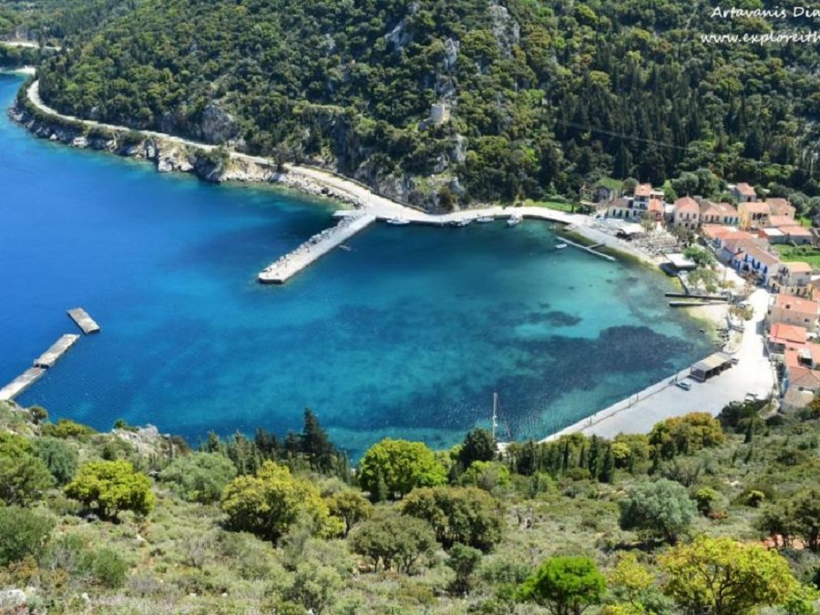 Makeleio.gr on Twitter: "Φρίκες… το μαγευτικό ψαροχώρι της Ιθάκης (Bίντεο) https://t.co ...