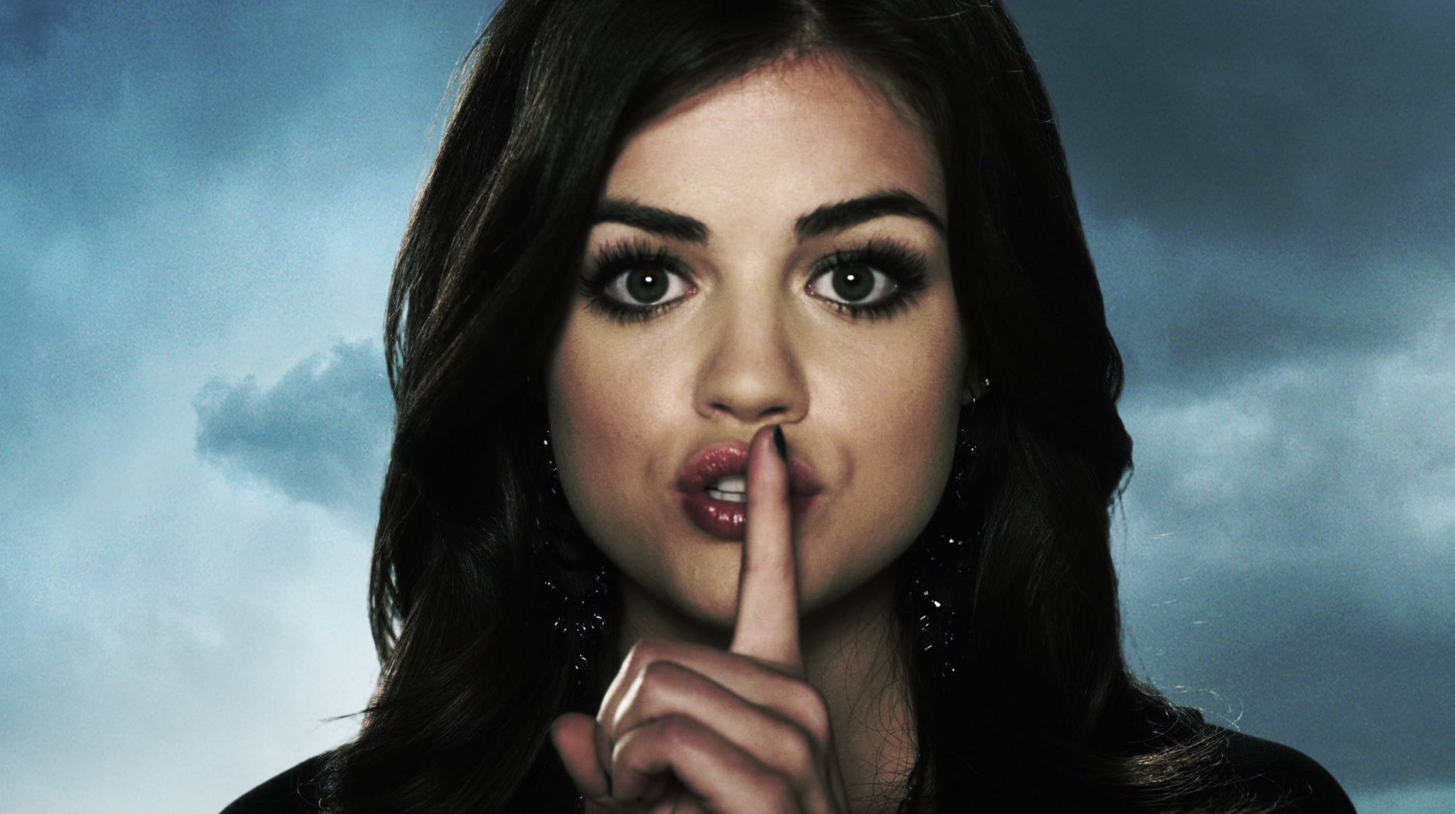 Netflix Italia on Twitter: "Lucy Hale non sopporta una cosa della sigla: quando Aria fa SHHHH ...