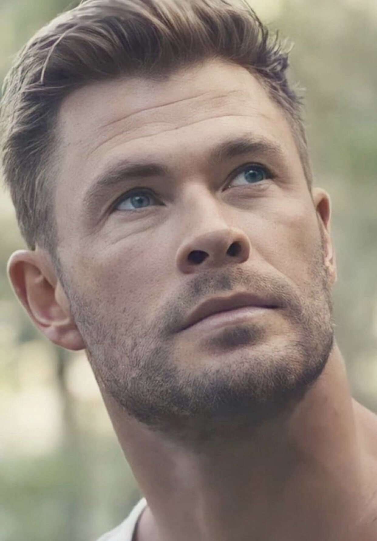 Chris Hemsworth Short Hair