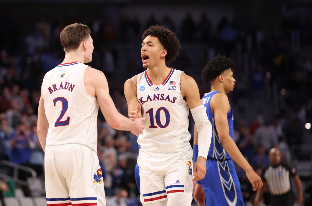 New York Post on Twitter: "Kansas edges Creighton to advance to NCAA Tourney Sweet 16 https://t ...