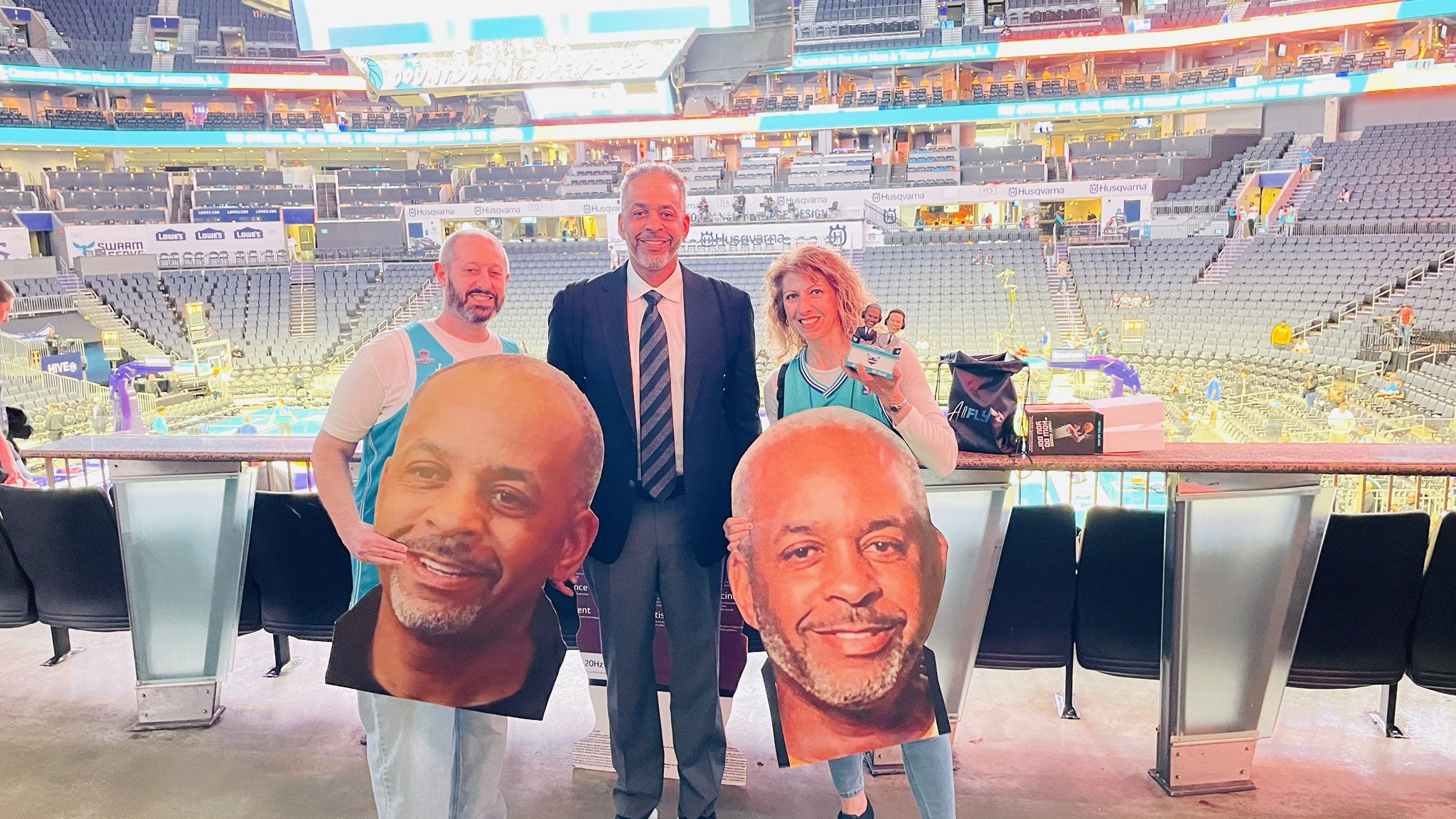 Eric Berman on Twitter: "Delll Curry and Eric Collins night. Let’s go @hornets! #allfly # ...
