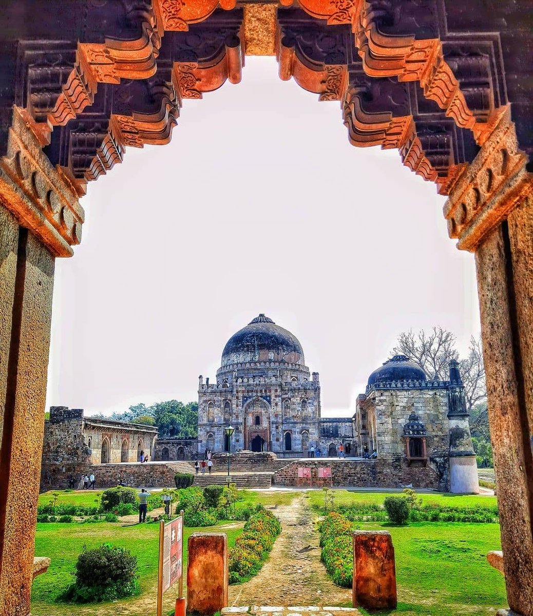 HINDU ICONOGRAPHY ON ISLAMIC ARCHITECTURE Bada Gumbad, from the Lodhi ...