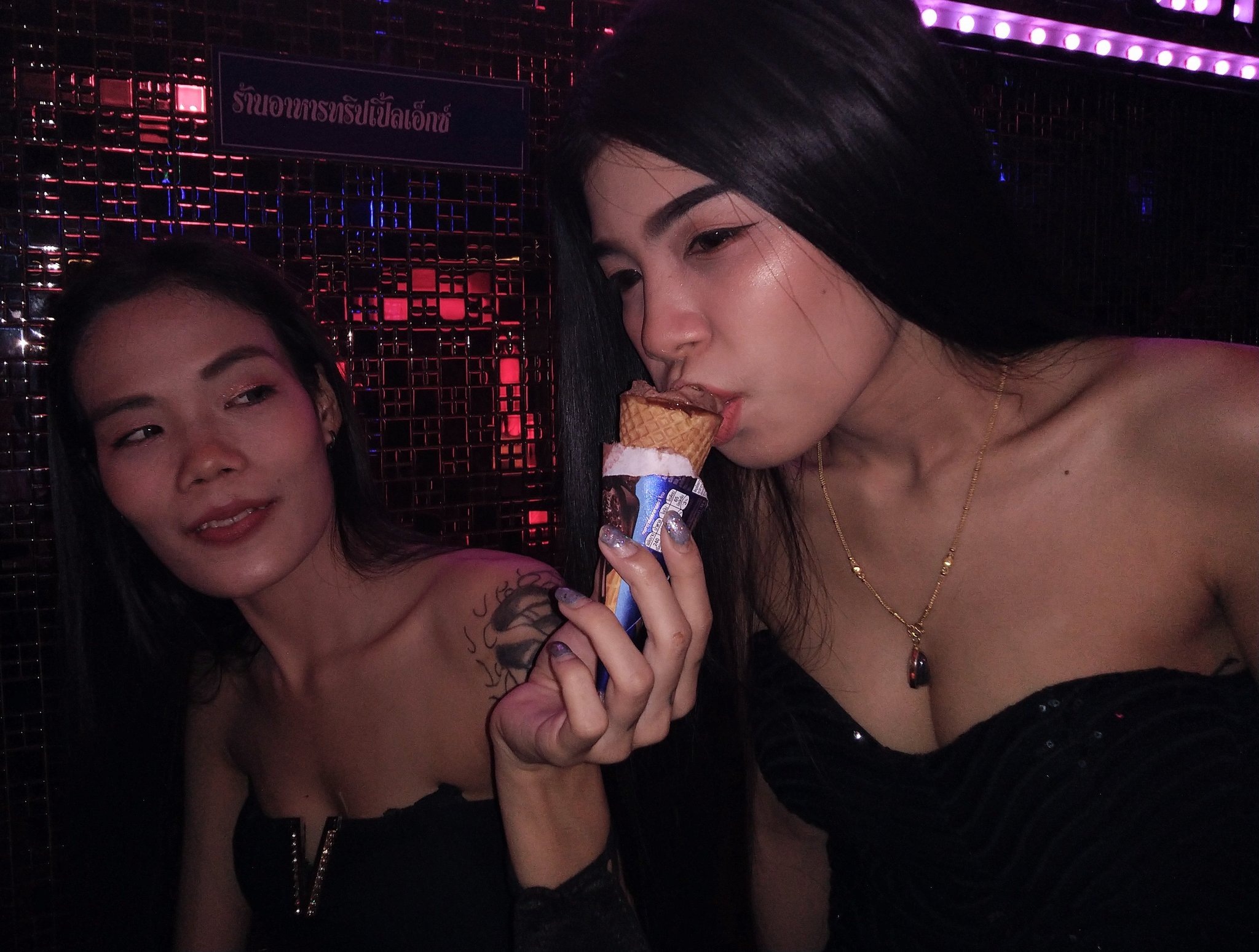 Bangkokseven On Twitter Sharing Is Caring Xbangkok Patpong