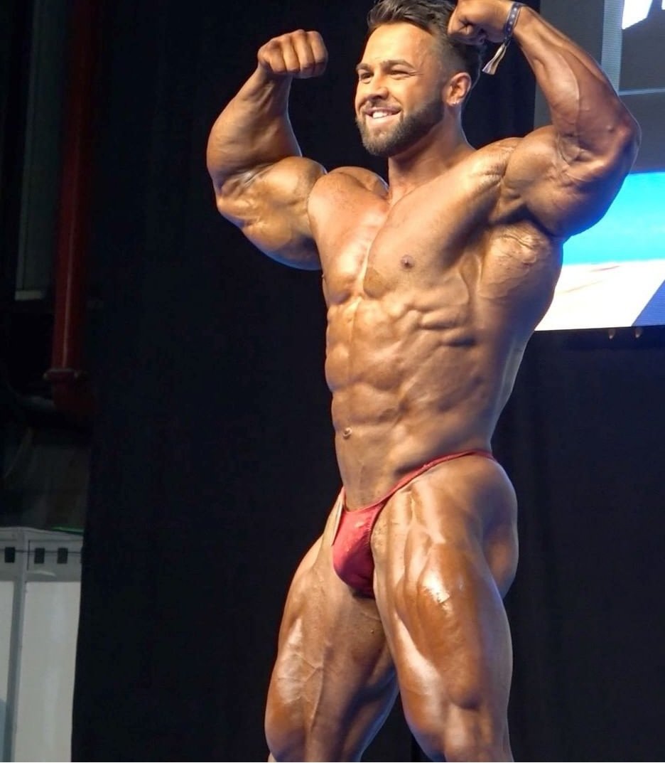 MuscleColtStar (MCS) 41K ️ Thanks on Twitter: "Regan happy on stage in his red string poser 😍🤤 ...