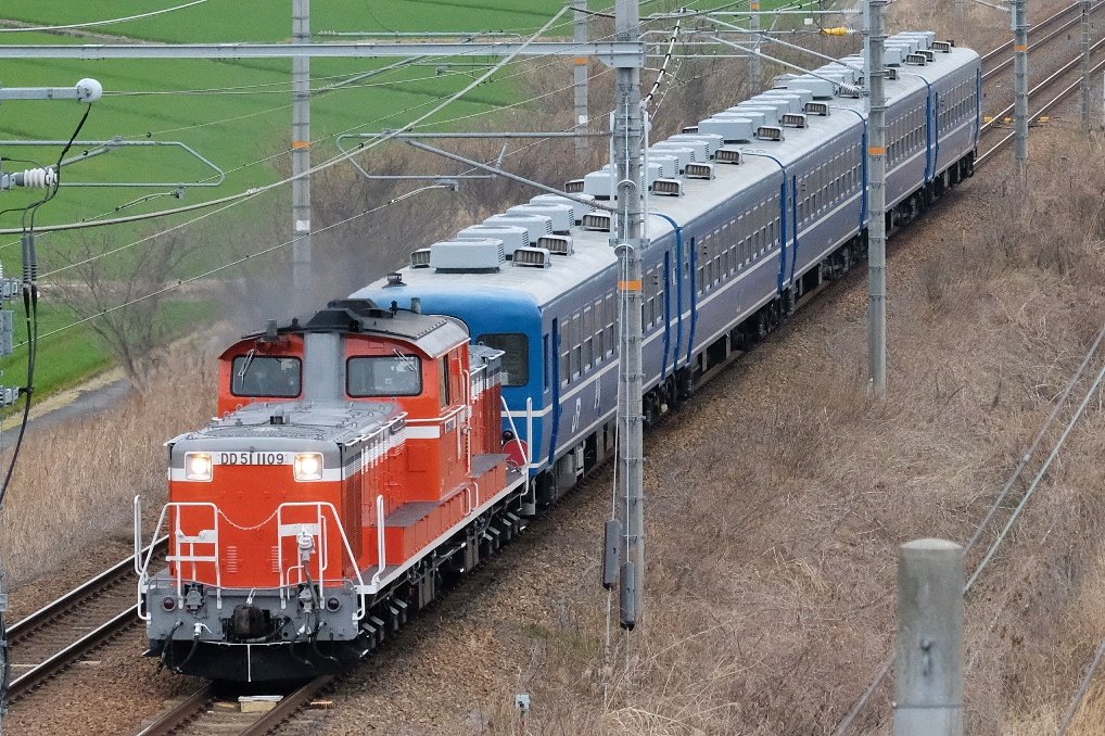 EF16_6 on Twitter: "2022.3.23 篠原〜野洲 試9981レ DD51-1109 + 12系×5 米原訓練 汚天気だったので俯瞰で狙いました。近江路を行く青の12系客車 ...