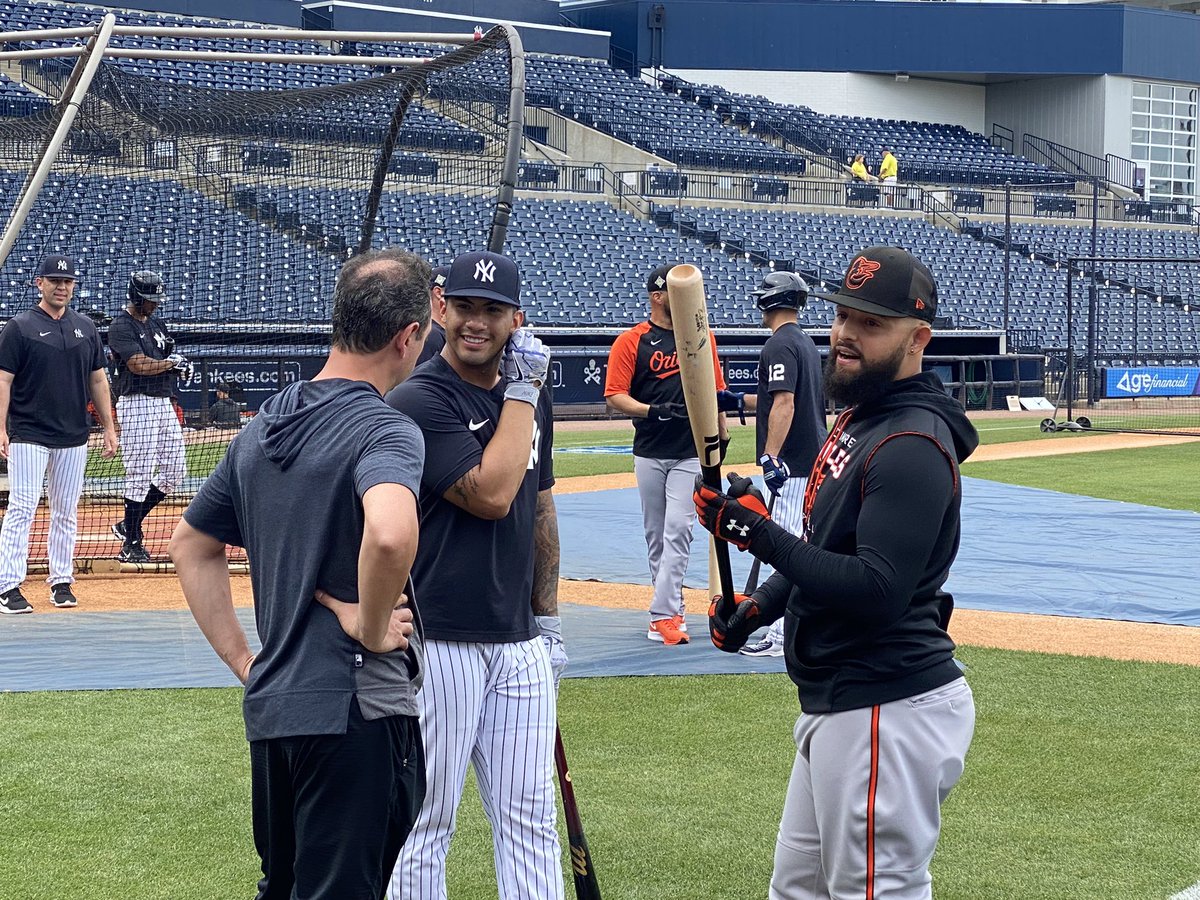 [Goodman] Rougned Odor is here, catching up with his former #Yankees ...