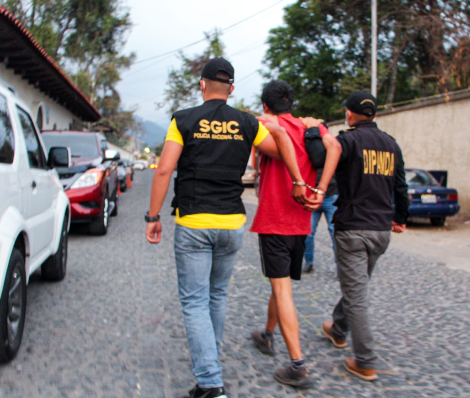 PNC de Guatemala on Twitter: "Presunto extorsionista de la mara 18 capturado cuando pretendía ...