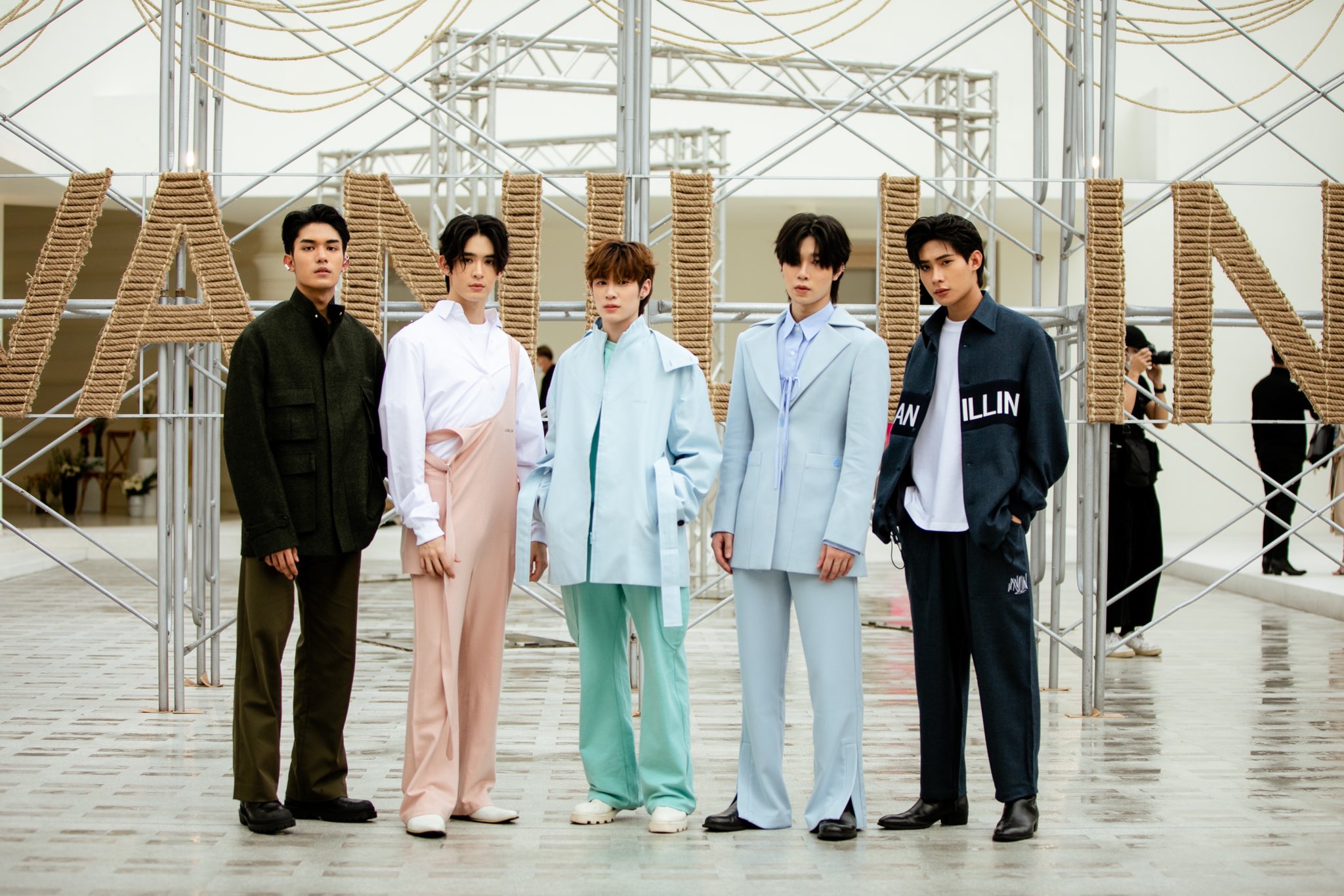 ᴛᴜᴛᴏʀ ᴛᴏɢᴇᴛʜᴇʀ ꜰᴛ. 🌏 on Twitter: "Vanillin Fashion Show Collection : Spring N Summer 2022 “DO ...