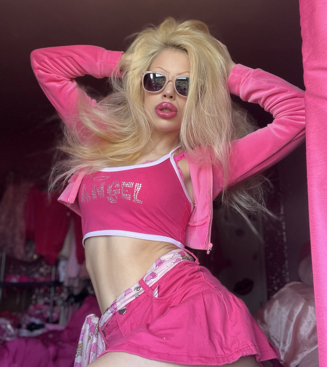 I think I’m a celebrity or something 🔞♡︎ Angel Rae Doll ♡🔞 @angelraedoll