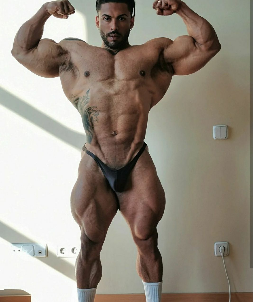 MuscleColtStar (MCS) 41K ️ Thanks on Twitter: "Massive thick and mascular Leonel 😍 ️🤤🤤 https://t ...