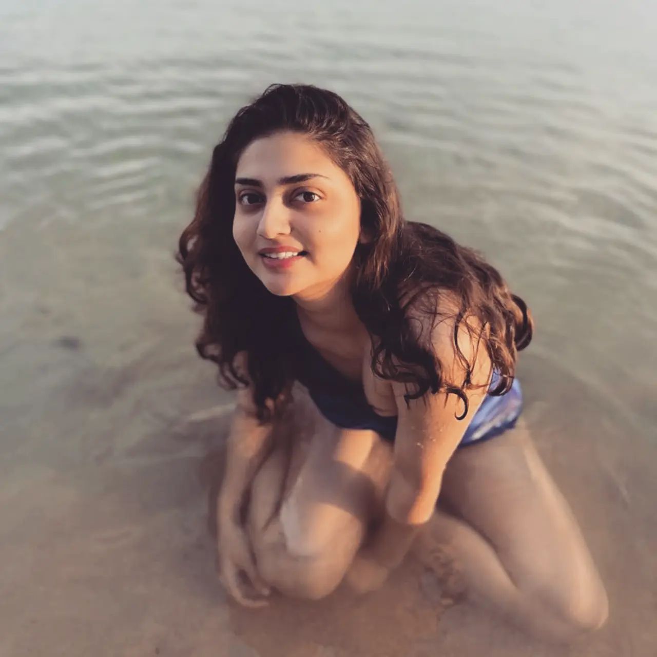 ActressBuff on Twitter: "Nazia Davison 💙🤍 https://t.co/4B9c6i5Si8" / Twitter