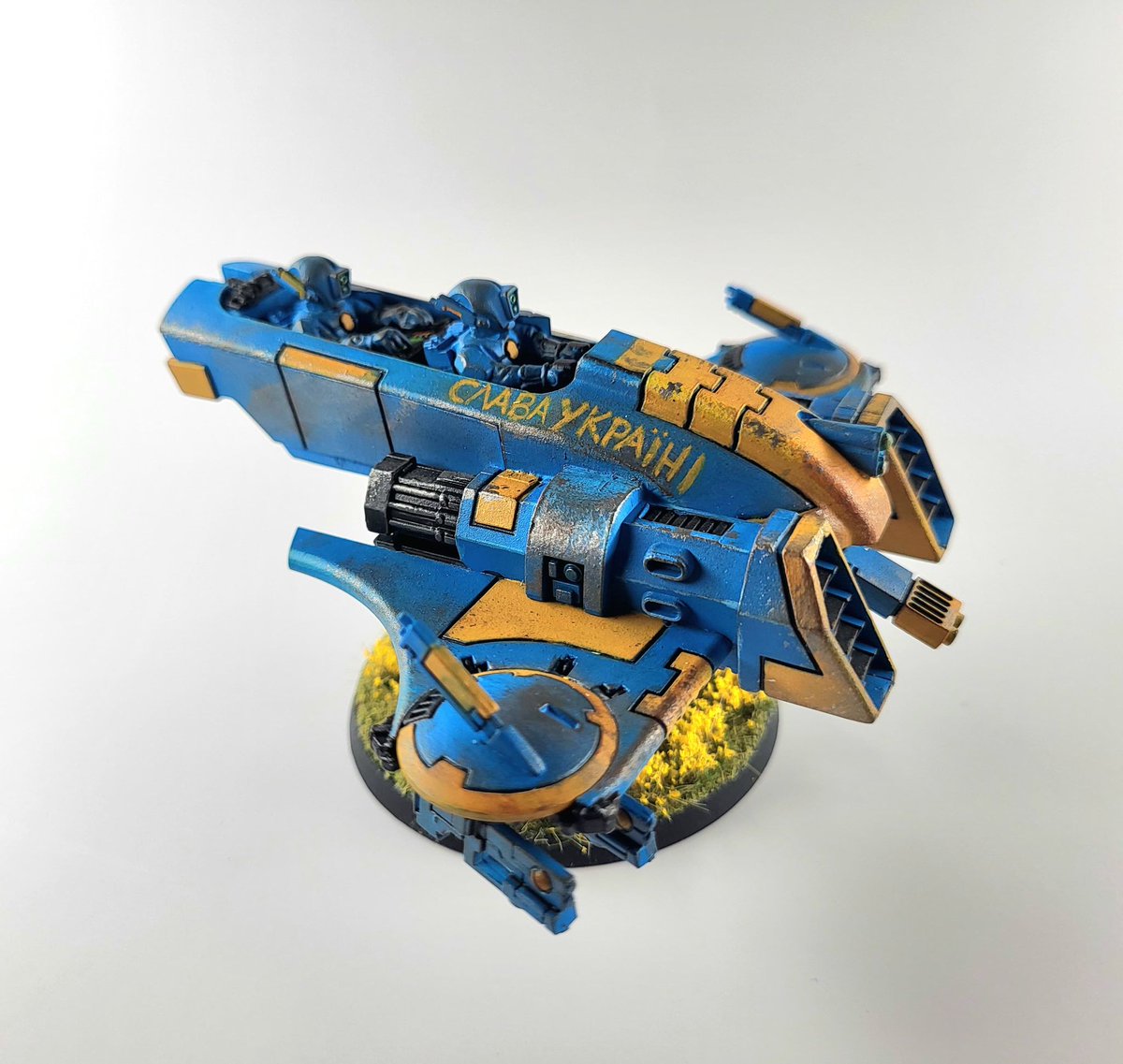 My friend @BruskLickaScrye made this awesome Tau TX4 Piranha in Ukraine ...