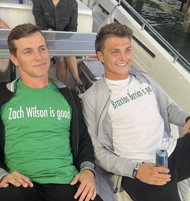 [HomeOfTheJets] Zach Wilson hooked his oline up this Christmas 🎅🏼👀 : r/nfl