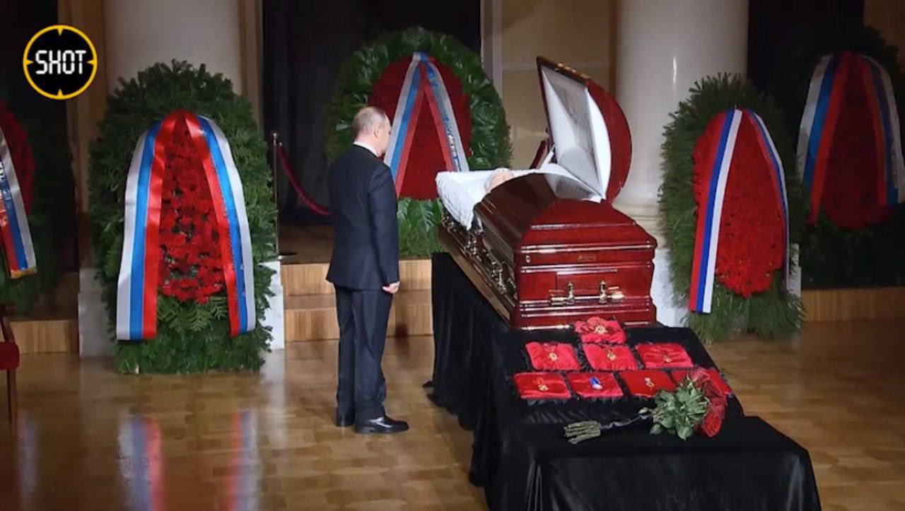 Dmitry Kolezev | Против войны! on Twitter: "@Plusez2 Думаю, передняя открытая часть гроба не ...