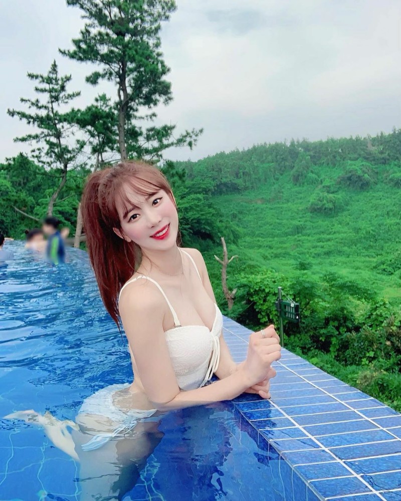 Photo Beach: 김한나 / Kim, Hanna / 치어리더 https://t.co/otede34GsY abysmal ;;;; @the7199