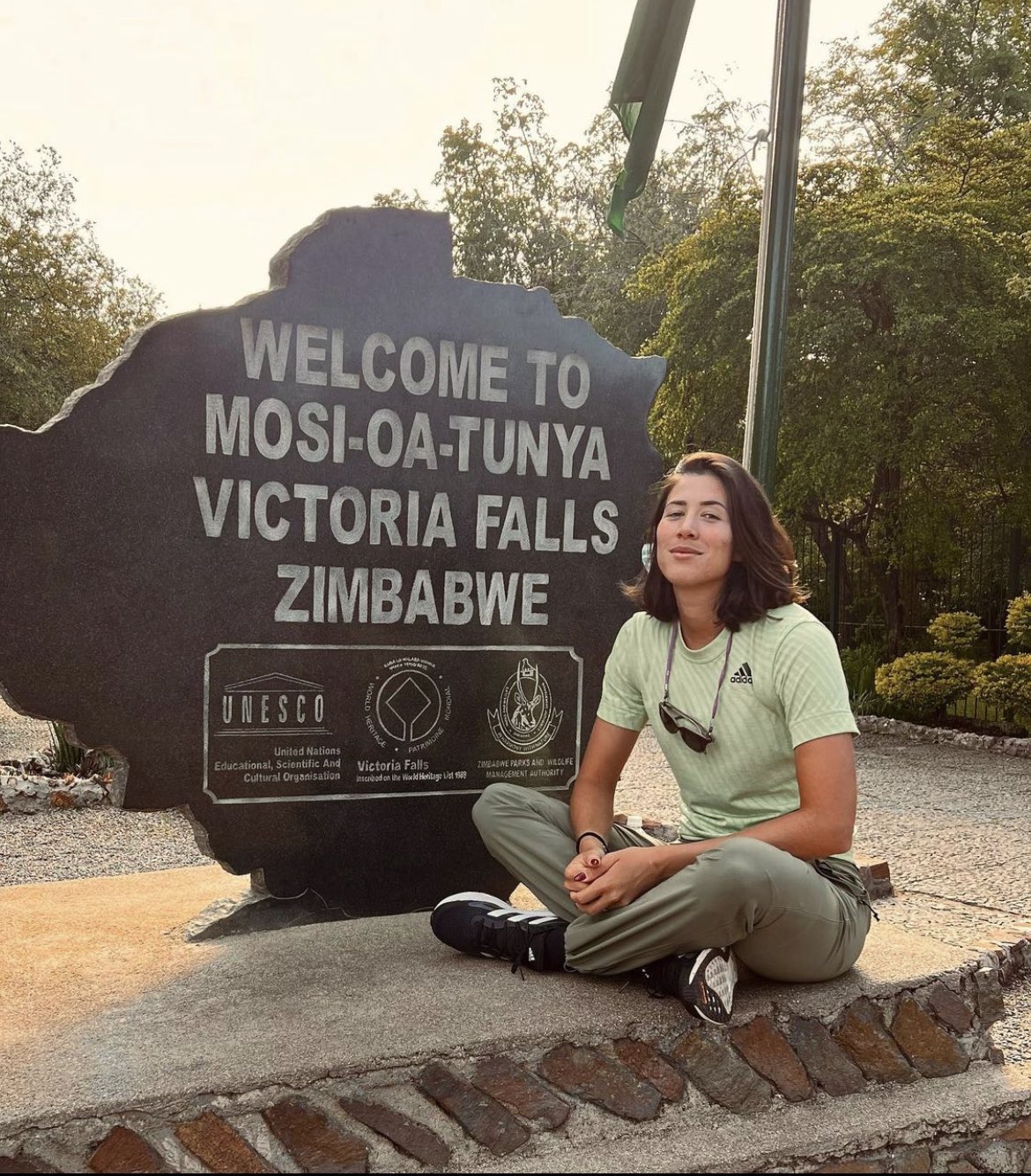 Kudzai Mutisi on Twitter: "Garbine Mugaruza, a former tennis star, with this👇 picture alone ...