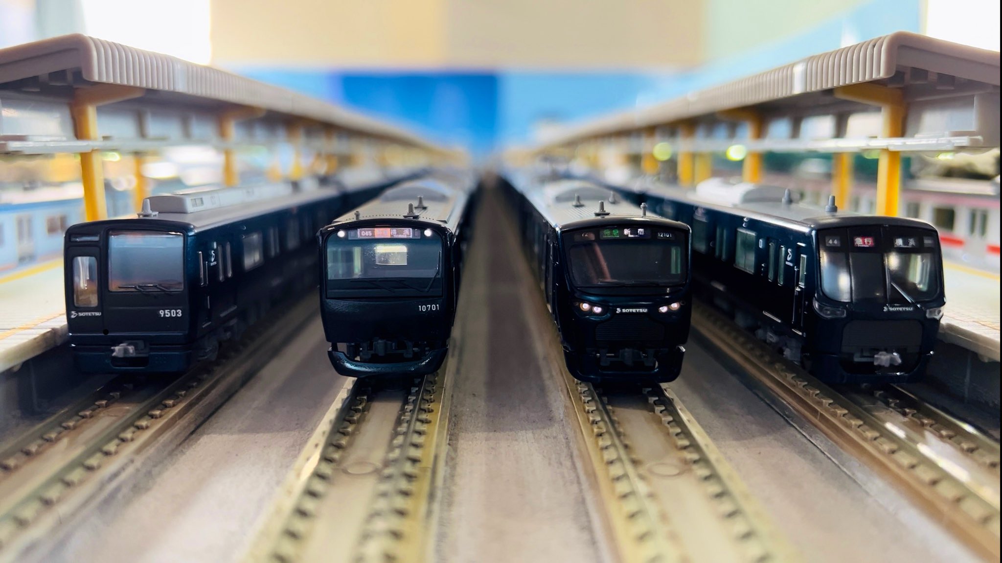 グラこし on Twitter: "リカラーさんで相鉄祭り。 11000系を10000系のYNB更新車っぽく塗り直した流れで8000系もネイビー化するかどうか悩みどころ😮‍💨 #リカラー ...