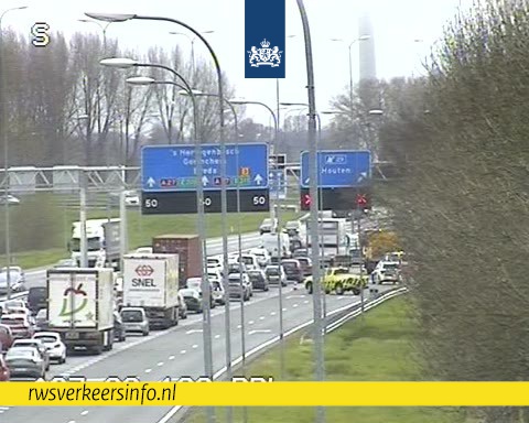 Rijkswaterstaat Verkeersinformatie on Twitter: "Op de #A27 bij Houten zijn de hulpdiensten volop ...