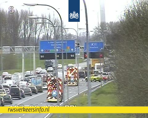 Rijkswaterstaat Verkeersinformatie on Twitter: "Op de #A27 bij Houten zijn de hulpdiensten volop ...