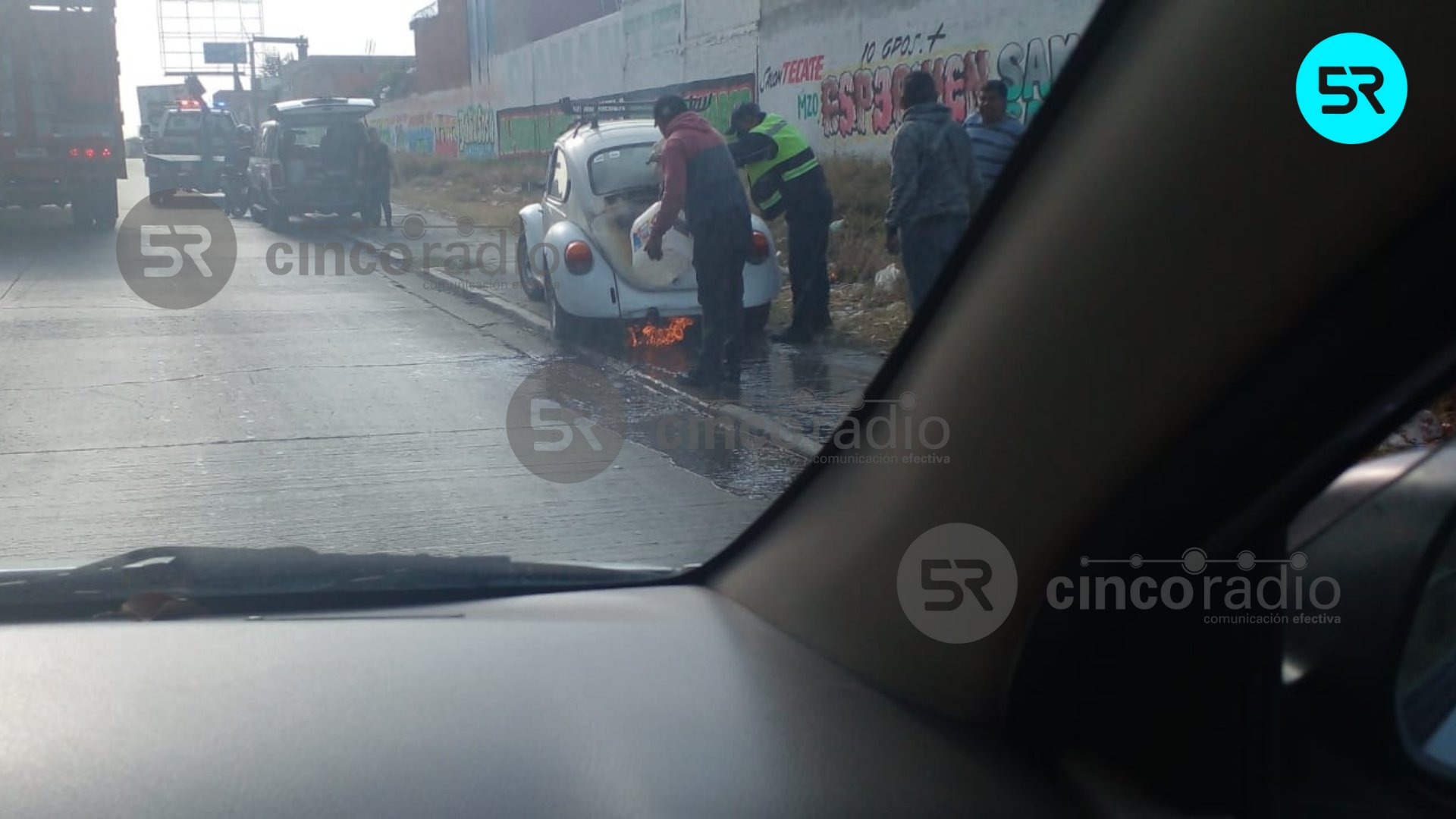 Cinco Radio Oficial On Twitter Laredcincoradio Reporta Un Vehículo