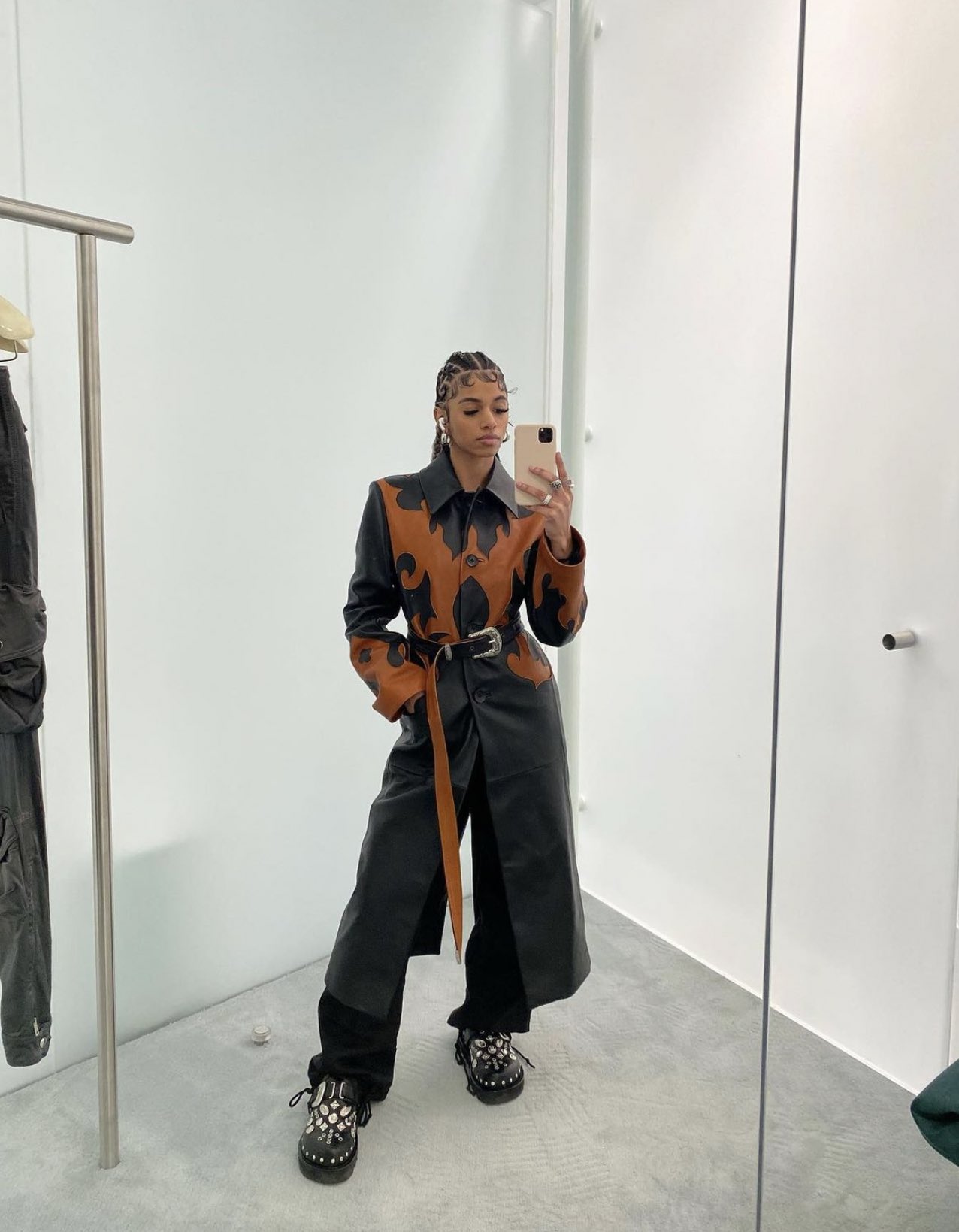 Outlander Magazine on Twitter: "Sierra Rena’s Day🖤 https://t.co/kHyJytBWqb" / Twitter