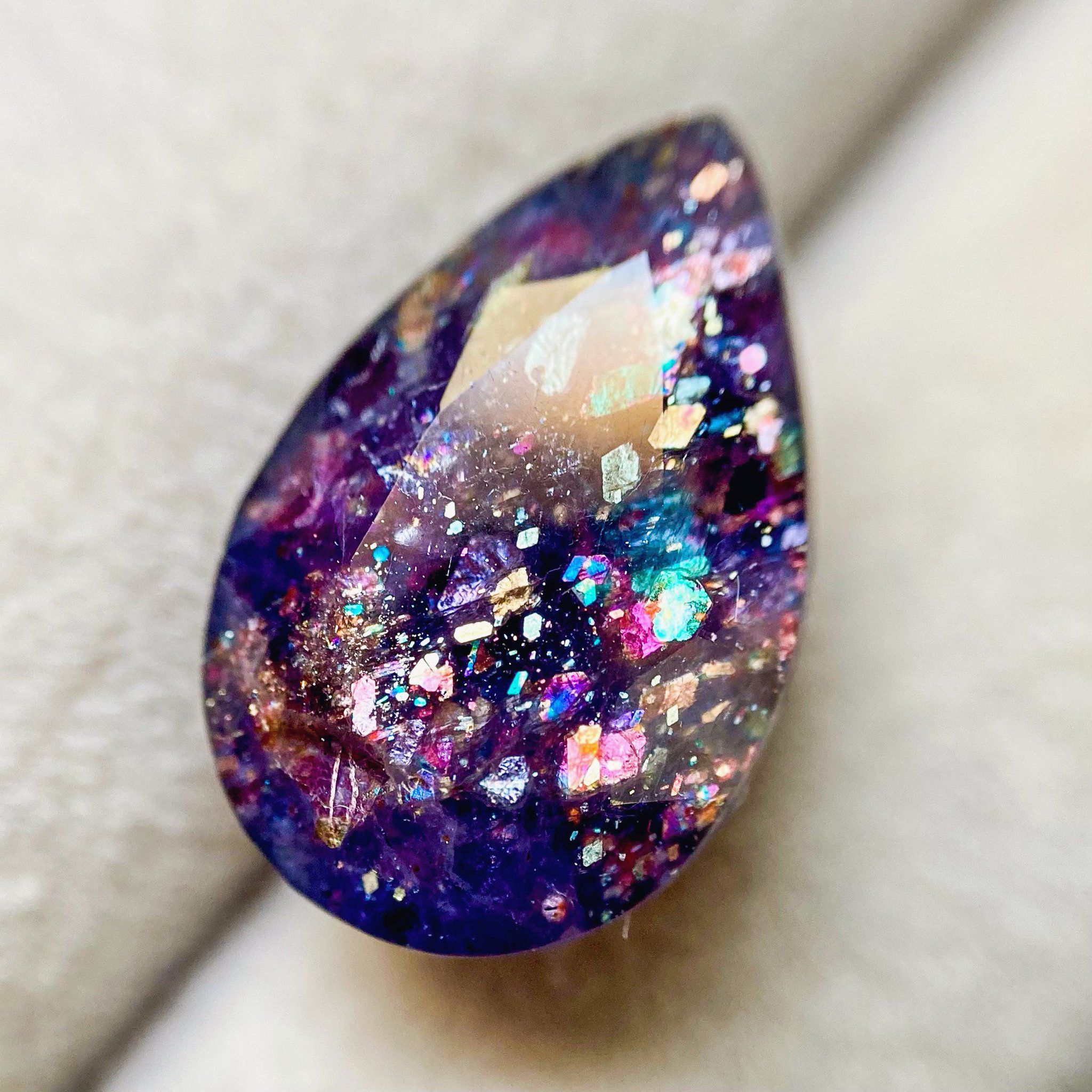 hanada on Twitter: "夜が零れ落ちたかのようなアイオライトサンストーン キラキラの密度がスゴイ😳 https://t.co/bpmisLrdcw" / Twitter