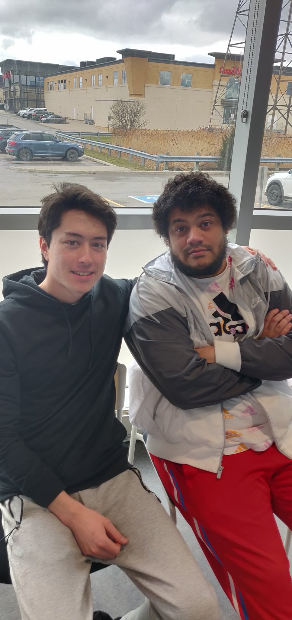 luki luki on Twitter: "indoor skydiving with @jubeidota2 https://t.co/7HeI8twu7c https://t.co ...