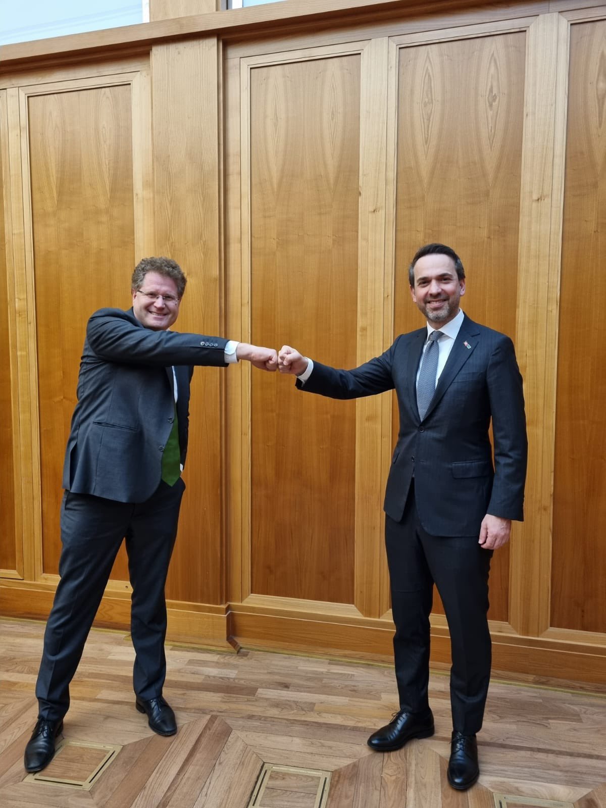 Alparslan Bayraktar on Twitter: "I had a fruitful talk about the developments in our region and ...