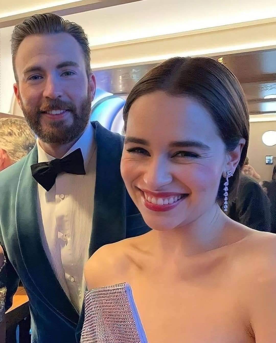 Screen Mix on Twitter: "كابتن أمريكا مع أم التنانين ♥️🔥 https://t.co/Uu1pjbfRtK" / Twitter