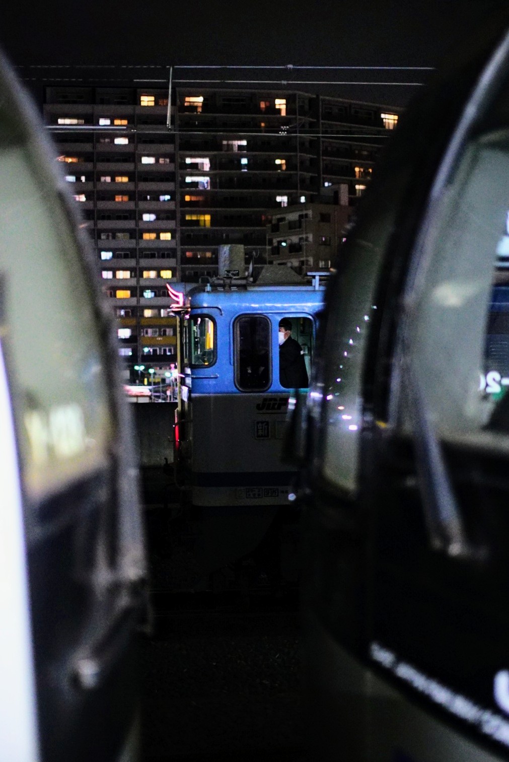 吉田 匡 on Twitter: "E217系先頭車連結部の間から、EF65 2127号機（カラシ）が現れた。 #EF65_2127号機 #JR貨物広島更新色_カラシ #E217系 https ...