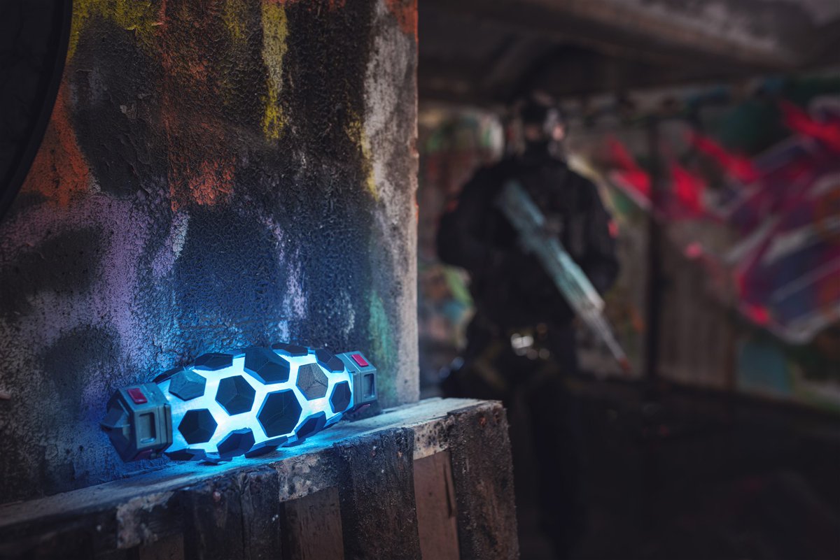 Another shot of my Sledge cosplay, including my replica Razorbloom : r ...