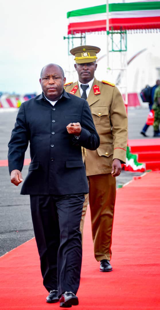 Ntare Rushatsi House on Twitter: "Le Chef de l’Etat SE Evariste #Ndayishimiye, accompagné par la ...