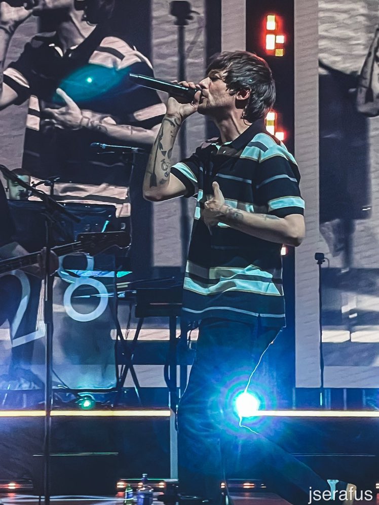 HL Daily On Tour on Twitter: "Louis Tomlinson, live from Mercedes-Benz Arena. #LTWTBerlin 30.3. ...