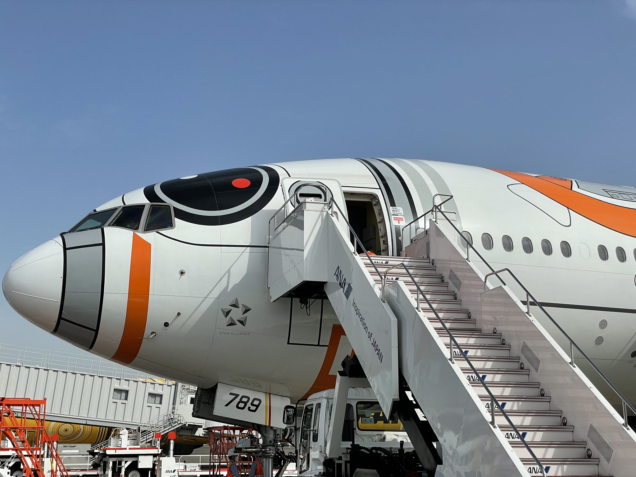 FlyTeam on Twitter: "スター・ウォーズ・ジェットBB-8、ラストフライトですが、残念ながらランディングギア・ドアシステムの表示系統の不具合で、シップチェンジになってしまい ...